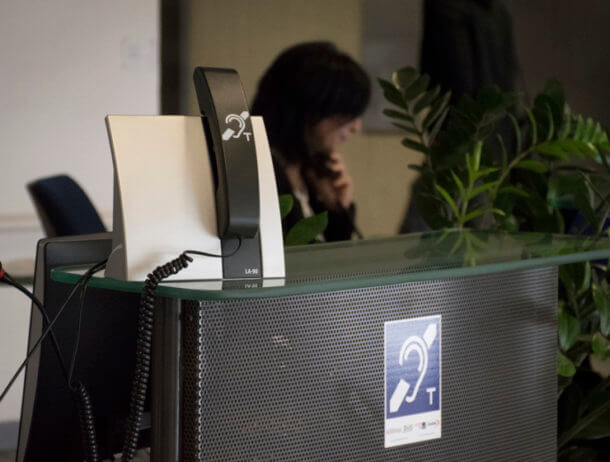 12 tips to welcome a deaf or hard of hearing person