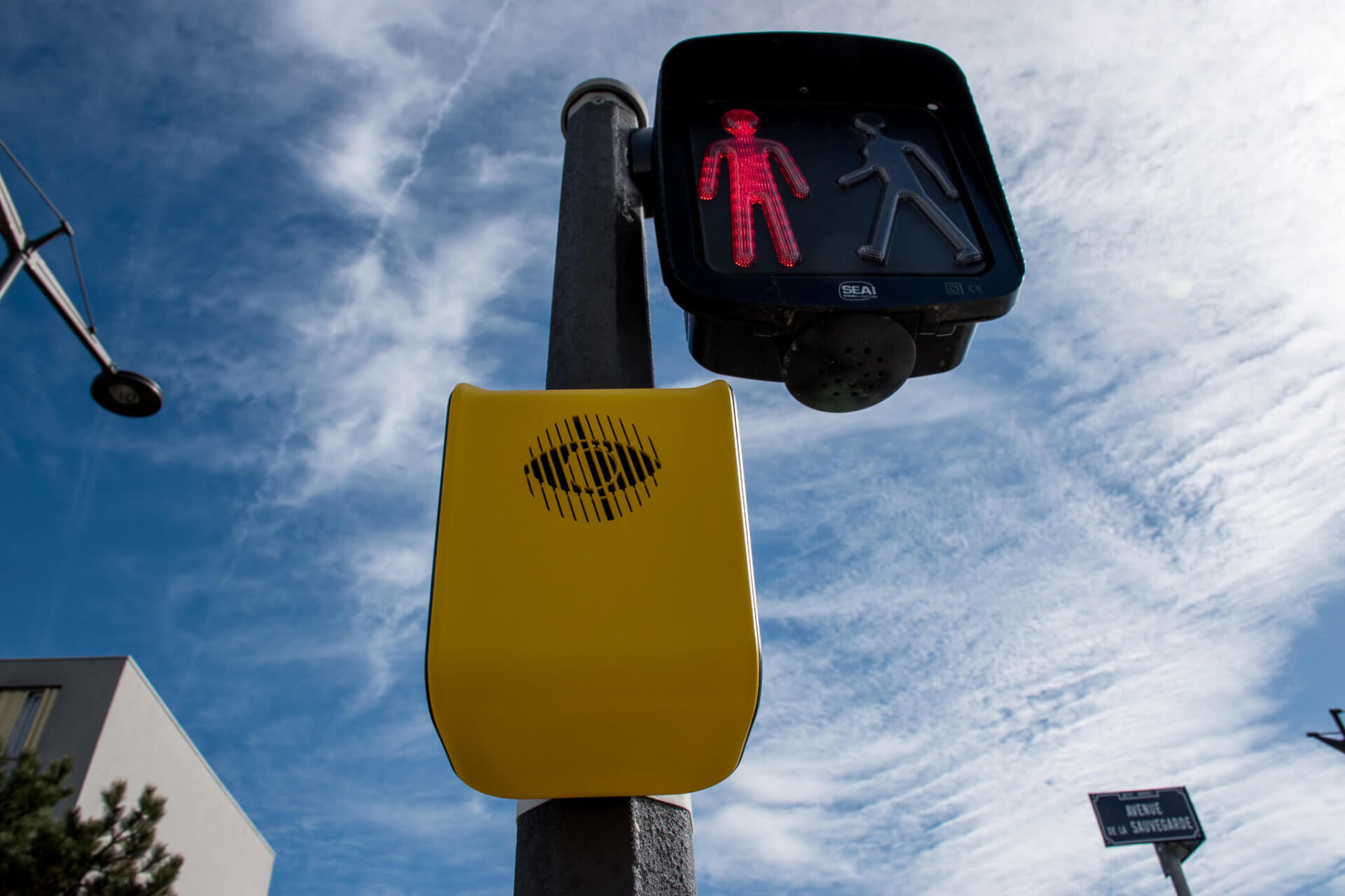 France vs Quebec: How Do Accessible Pedestrian Signals Work?